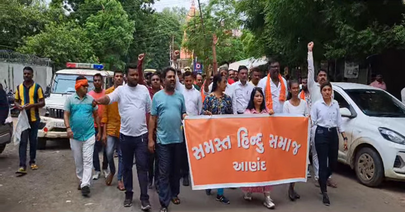 આણંદમાં મુસ્લિમ સમુદાય દ્વારા શાંતિ ડહોળવાના પ્રયત્નોના આરોપ સાથે હિંદુ ...